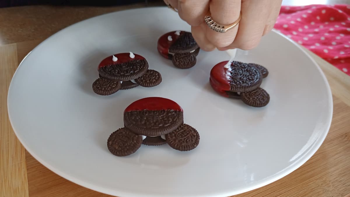 DIY – Biscuits Oreo de Mickey Mouse et Minnie – Le monde de Disney