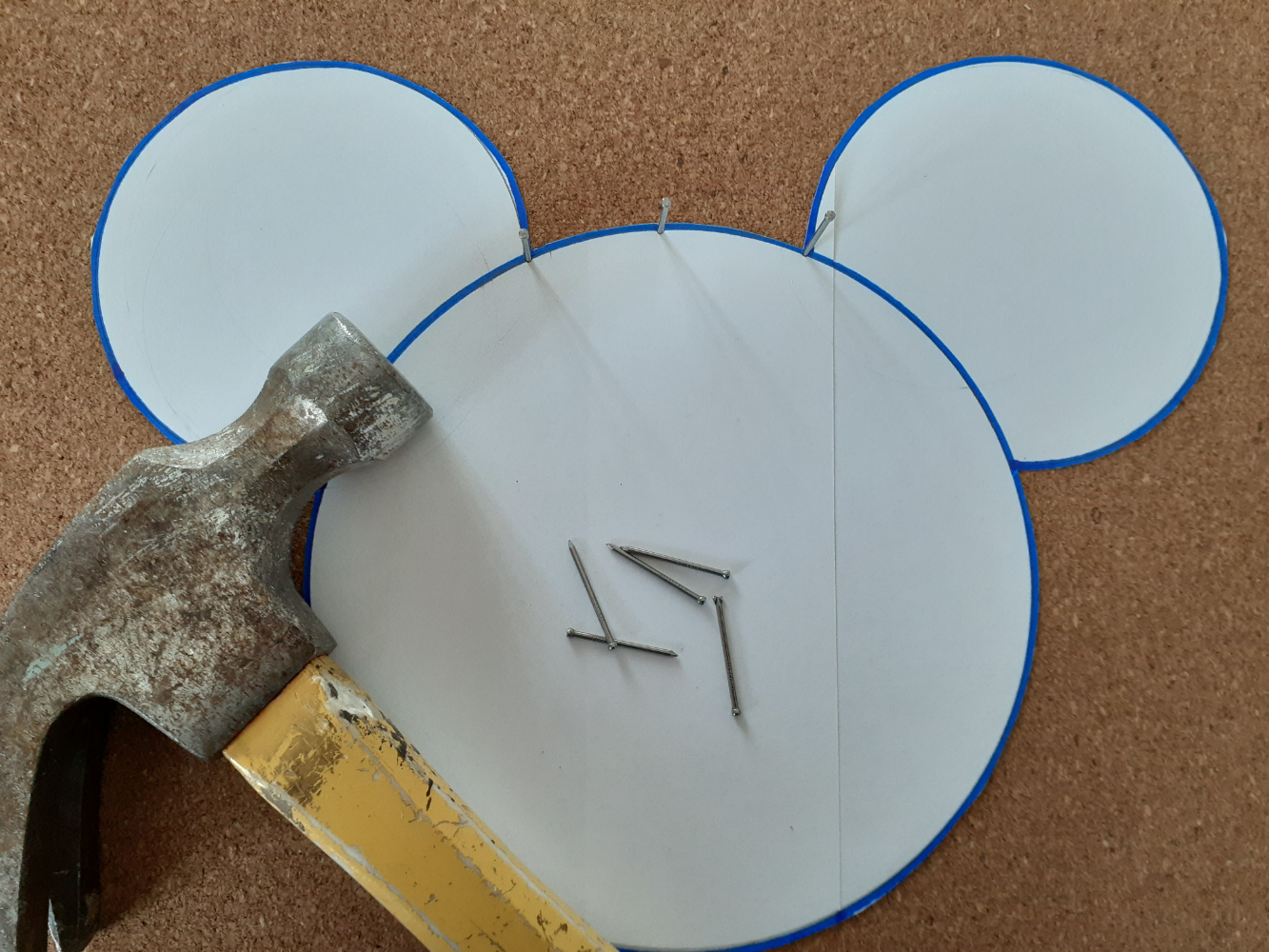Une décoration de tête de Mickey Mouse en corde – Le monde de Disney