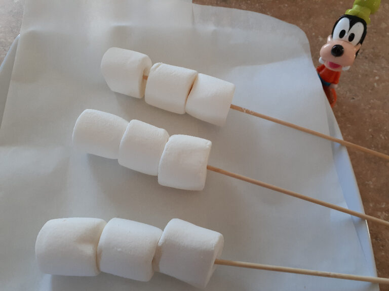 Créez le Chocolate Caramel Marshmallow Pops du Goofy’s Candy Company ...